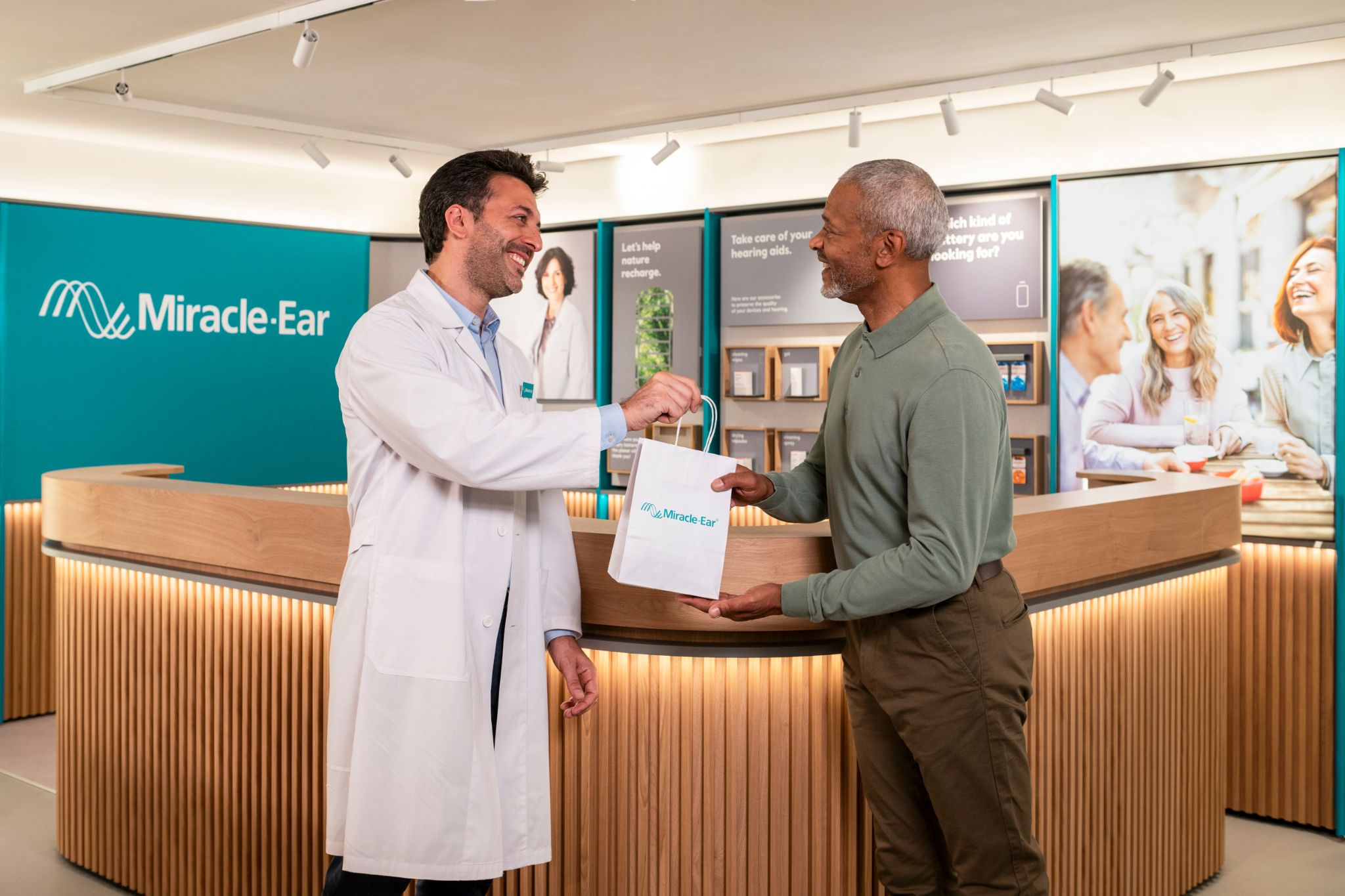 Control your hearing aids with the Miracle-Ear App | Miracle-Ear