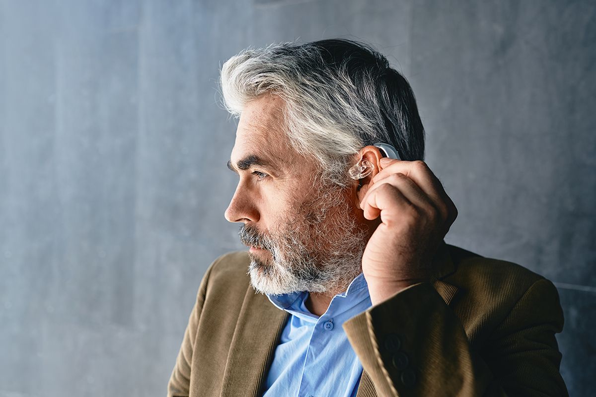 Daily hearing aid wear tips | Miracle-Ear