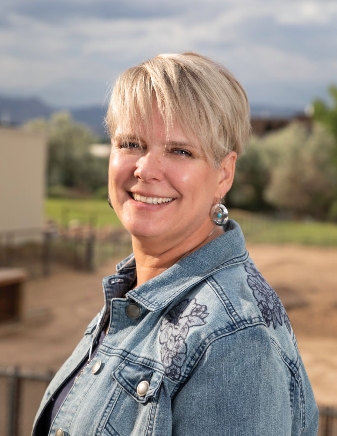 The benefits of binaural hearing: Ask the expert | Miracle-Ear