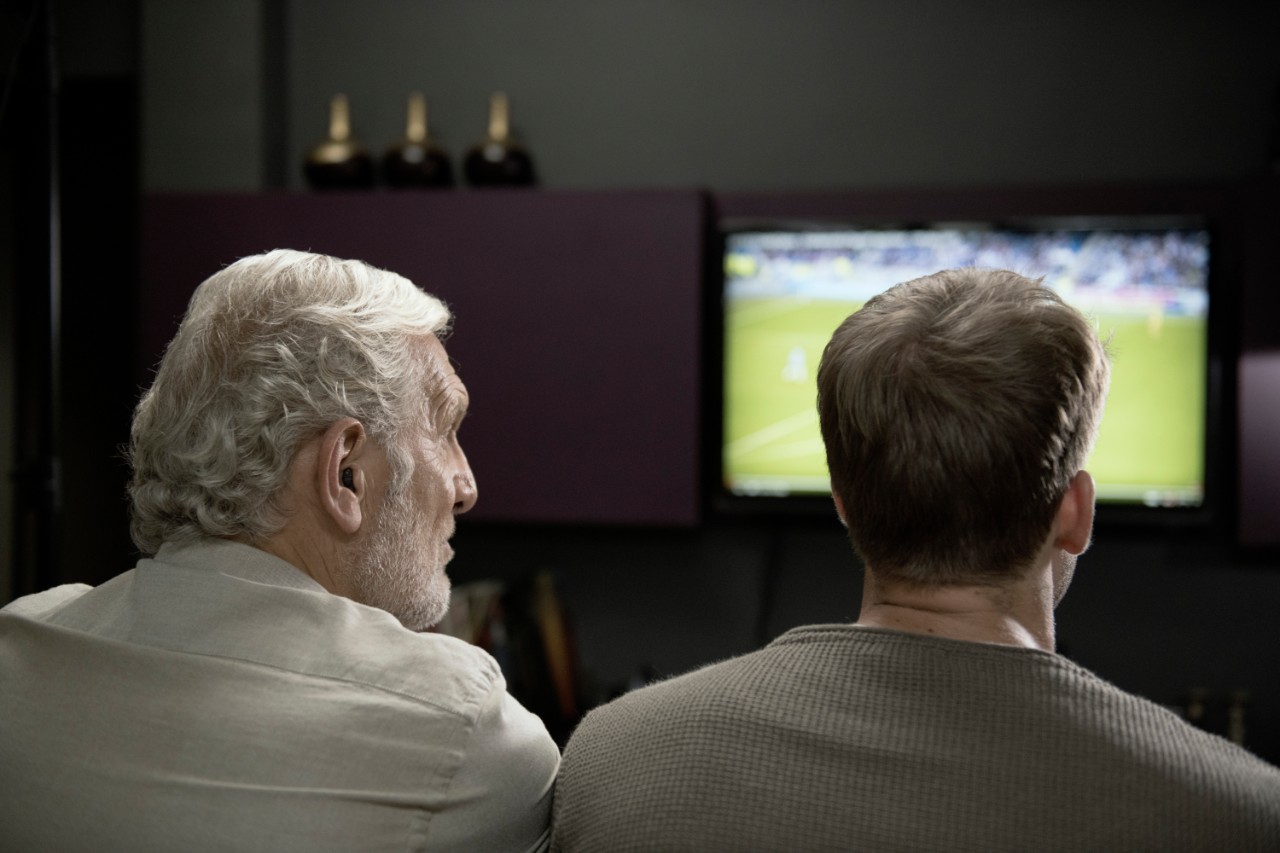 The benefits of binaural hearing: Ask the expert | Miracle-Ear